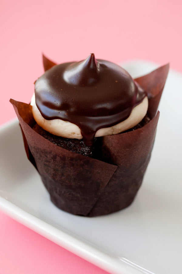 CHOCOLATE TUXEDO⚠️FUTURE-DATE PICK UP⚠️(AUG) – Cravings Alisha's Cupcakes